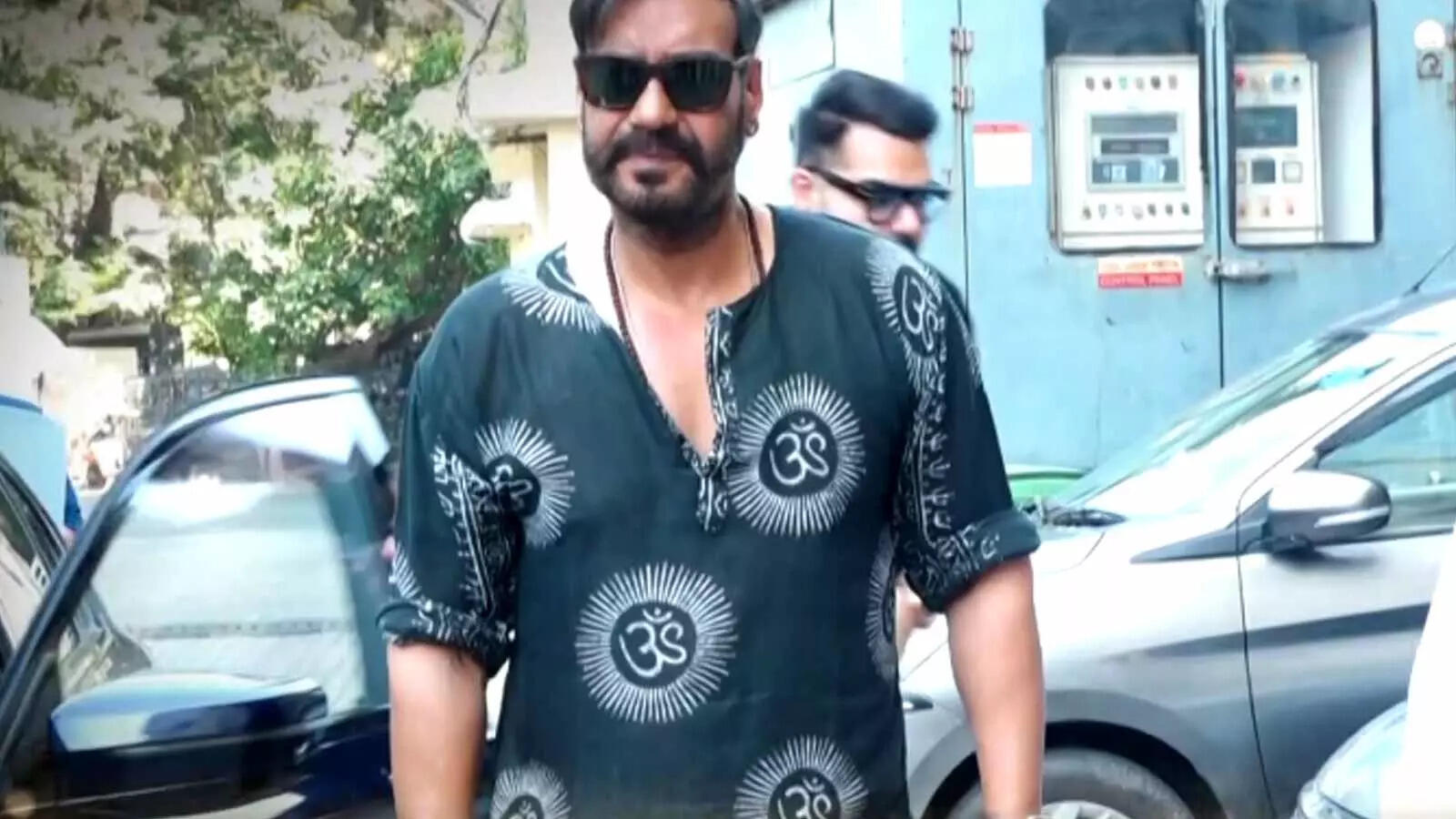 Ajay Devgn, Bhushan Kumar meet for teaser preview of ‘Bhola’ in Juhu