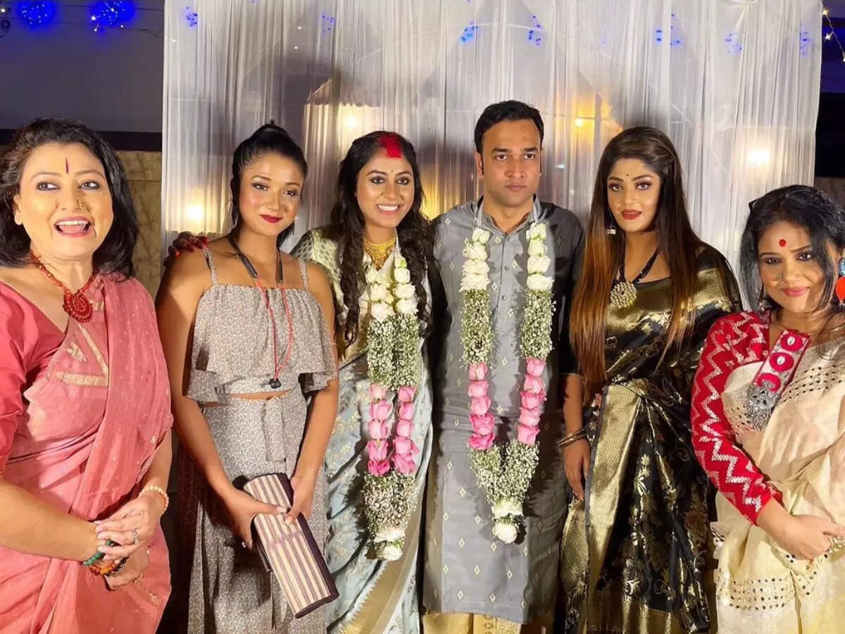 Team Alta Phoring attends Saoli Chattopadhyay’s intimate wedding; here ...