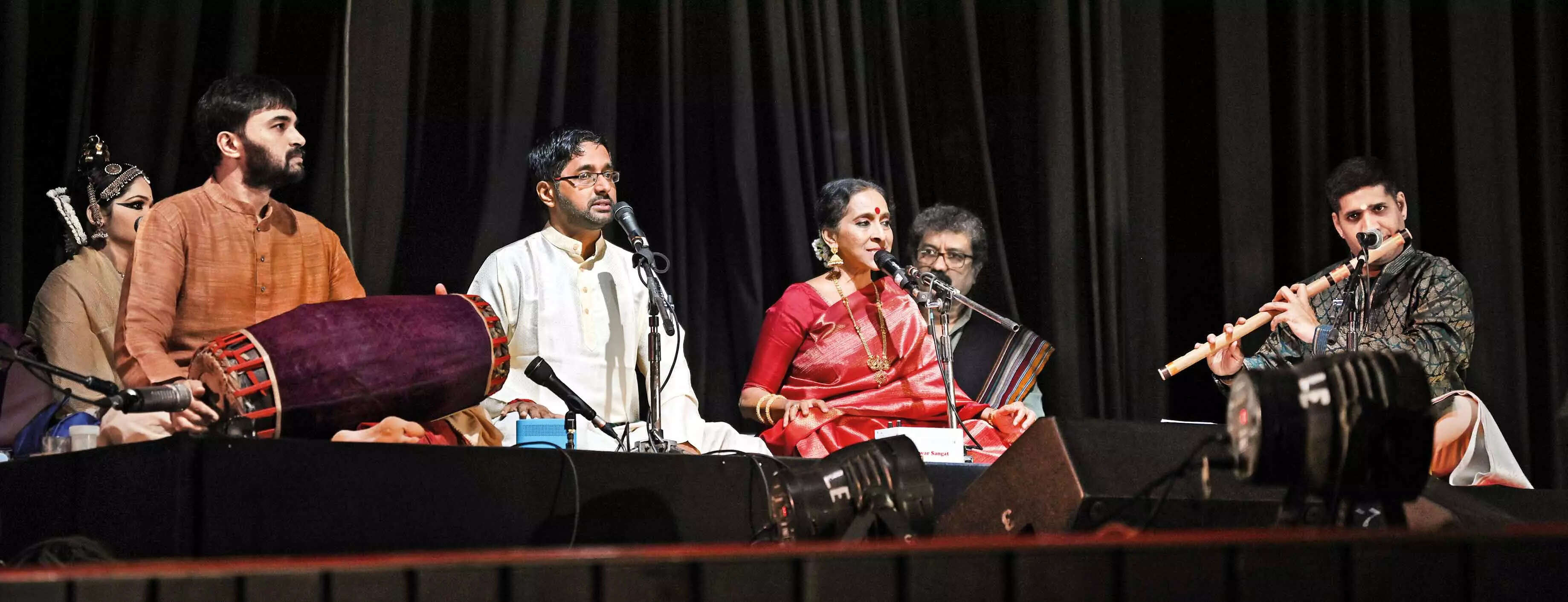 Shobana, Bombay Jayashri and Abhishek Raghuram floor Hyderabadis with ...