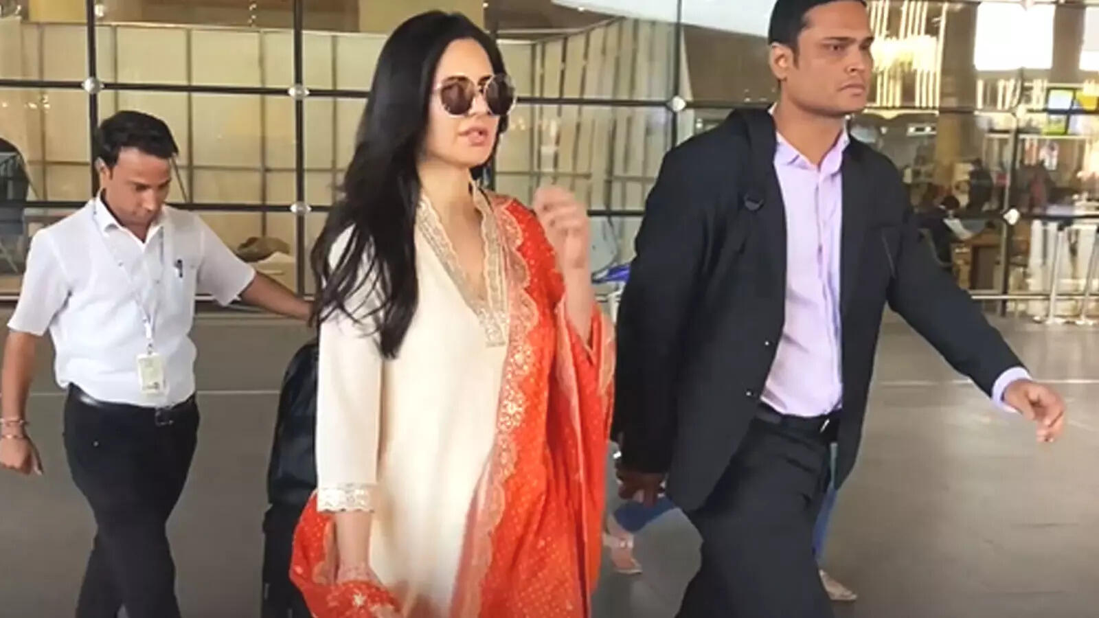 Katrina Kaif spotted in loose ethnic suit; netizens speculate pregnancy ...