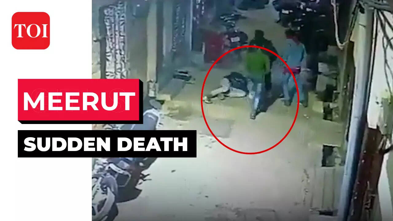 On cam: Youth suffers heart attack while walking with friends, dies