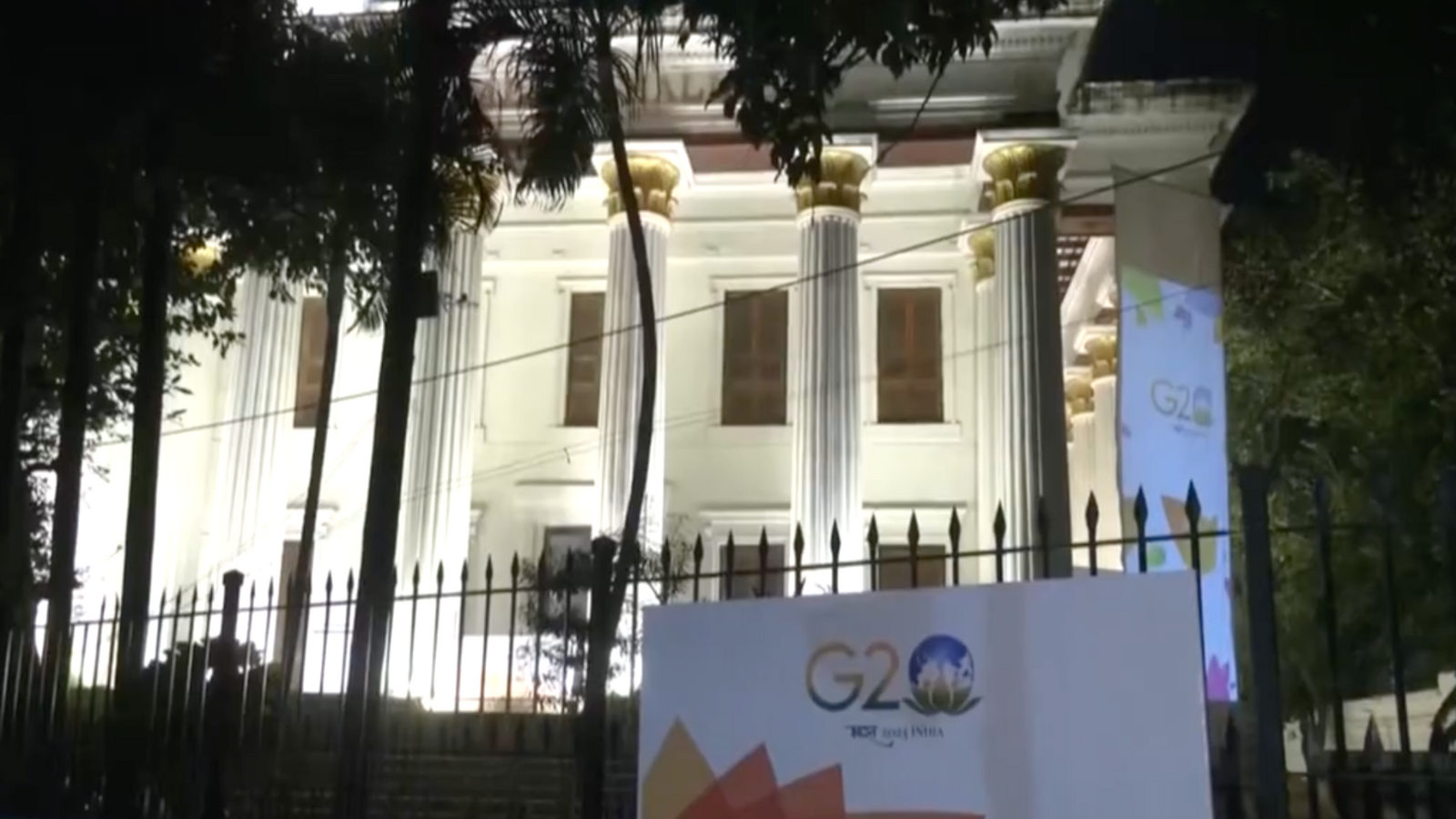 Kolkata: Currency building, Metcalfe Hall illuminates till Dec 07 to ...