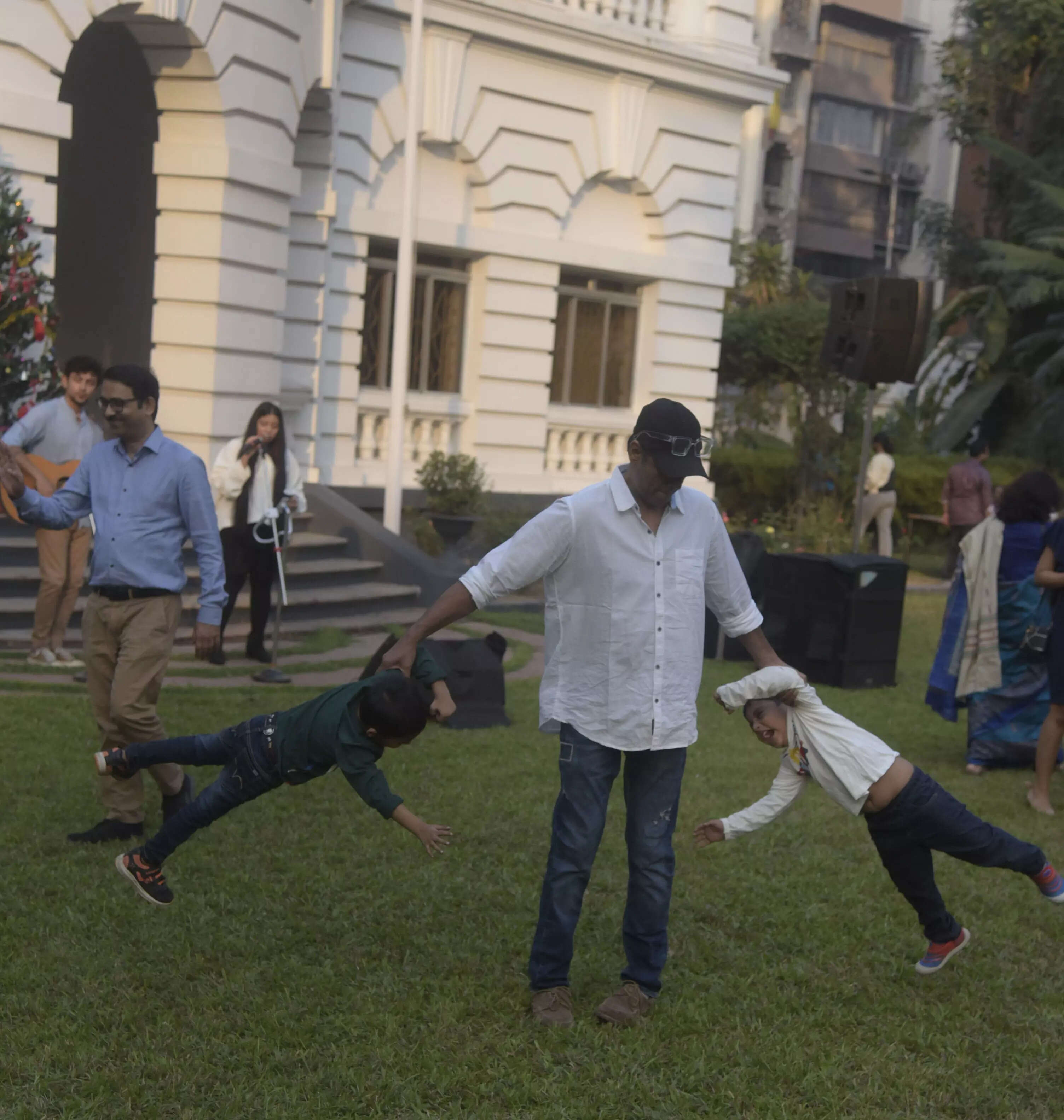 German Consulate begins countdown to Christmas with charity market ...