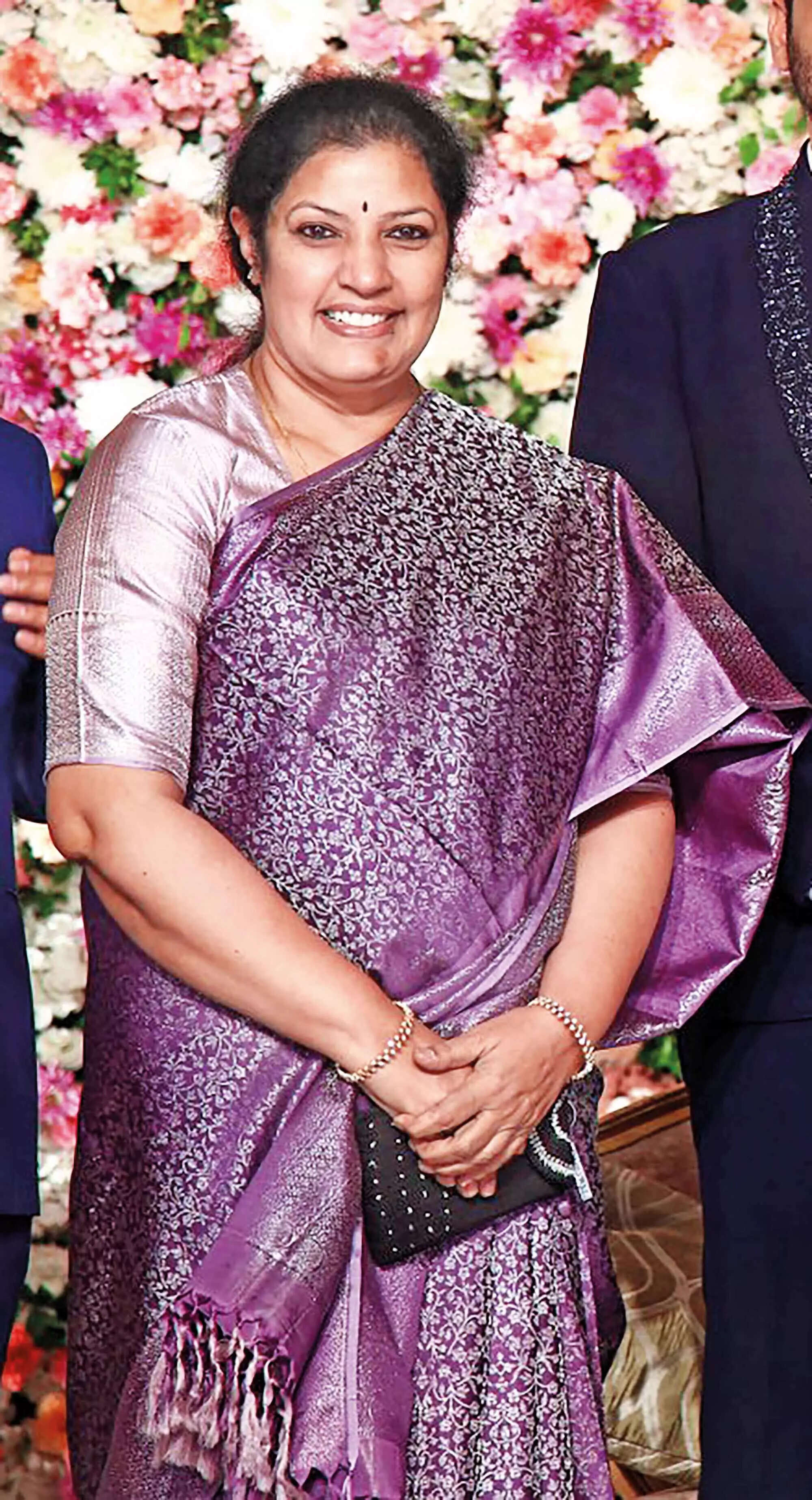 Mahesh Babu, Allu Arjun and Rajamouli bless Neelima Guna | Telugu Movie ...