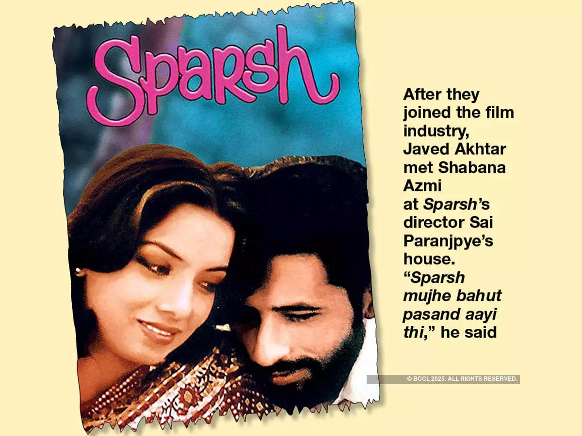 Javed Akhtar joins Shabana Azmi at the Jashn-e-Rekhta stage in Delhi ...