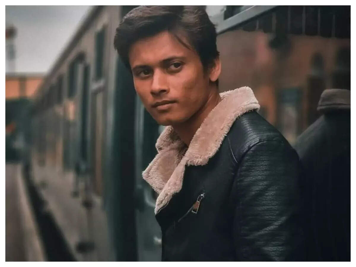 Soham and Saayoni in Sayantan Ghosal’s dark comedy on existential ...