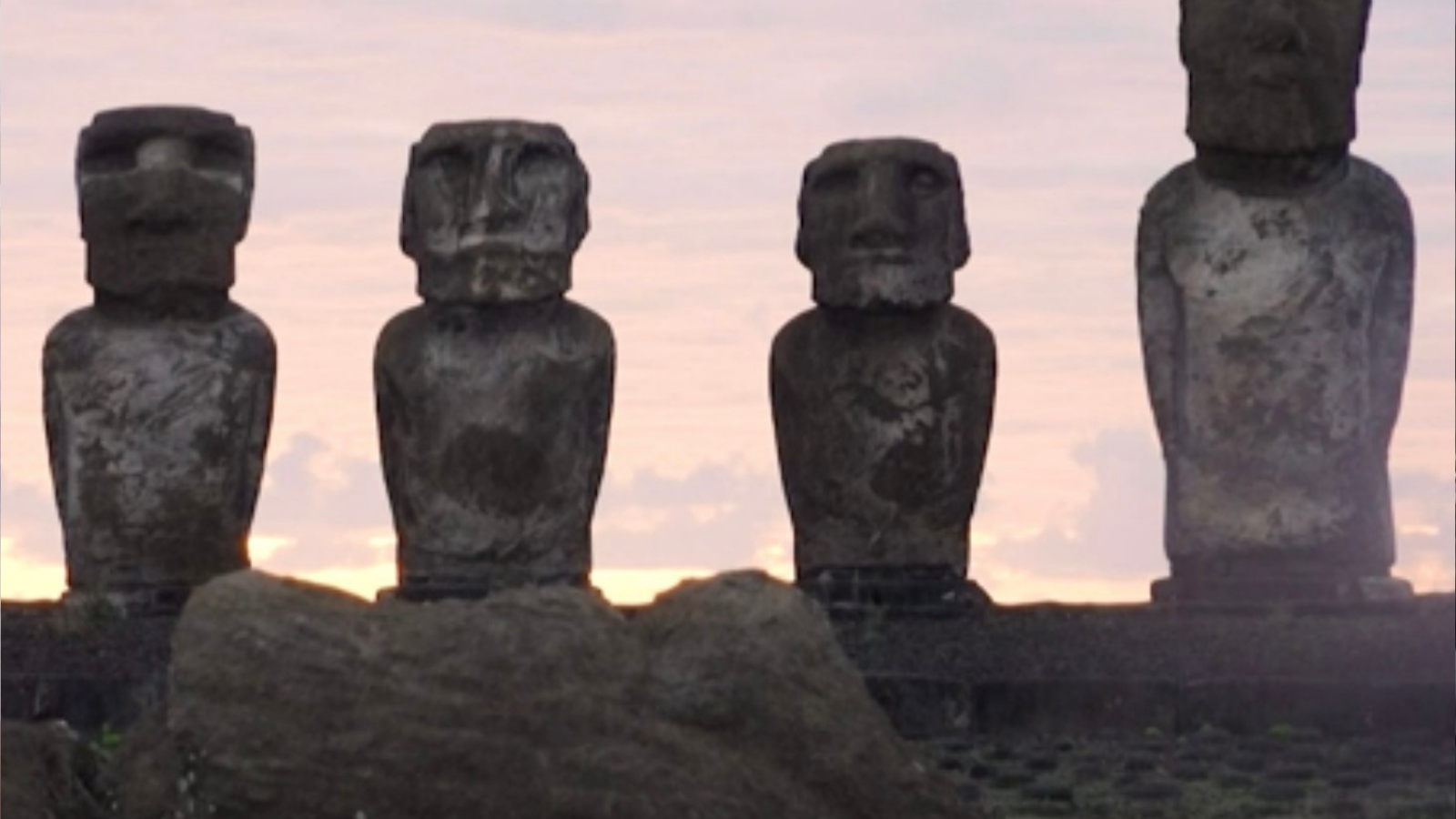 Chile Easter Island fire threatens world heritage moais