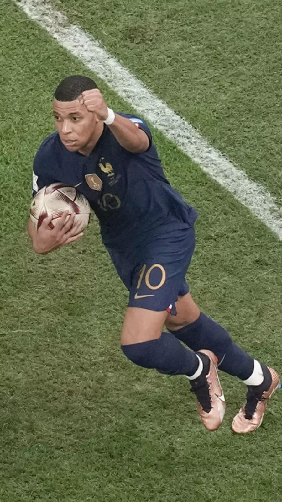 The legacy is complete: Lionel Messi steps out of Maradona's shadow ...