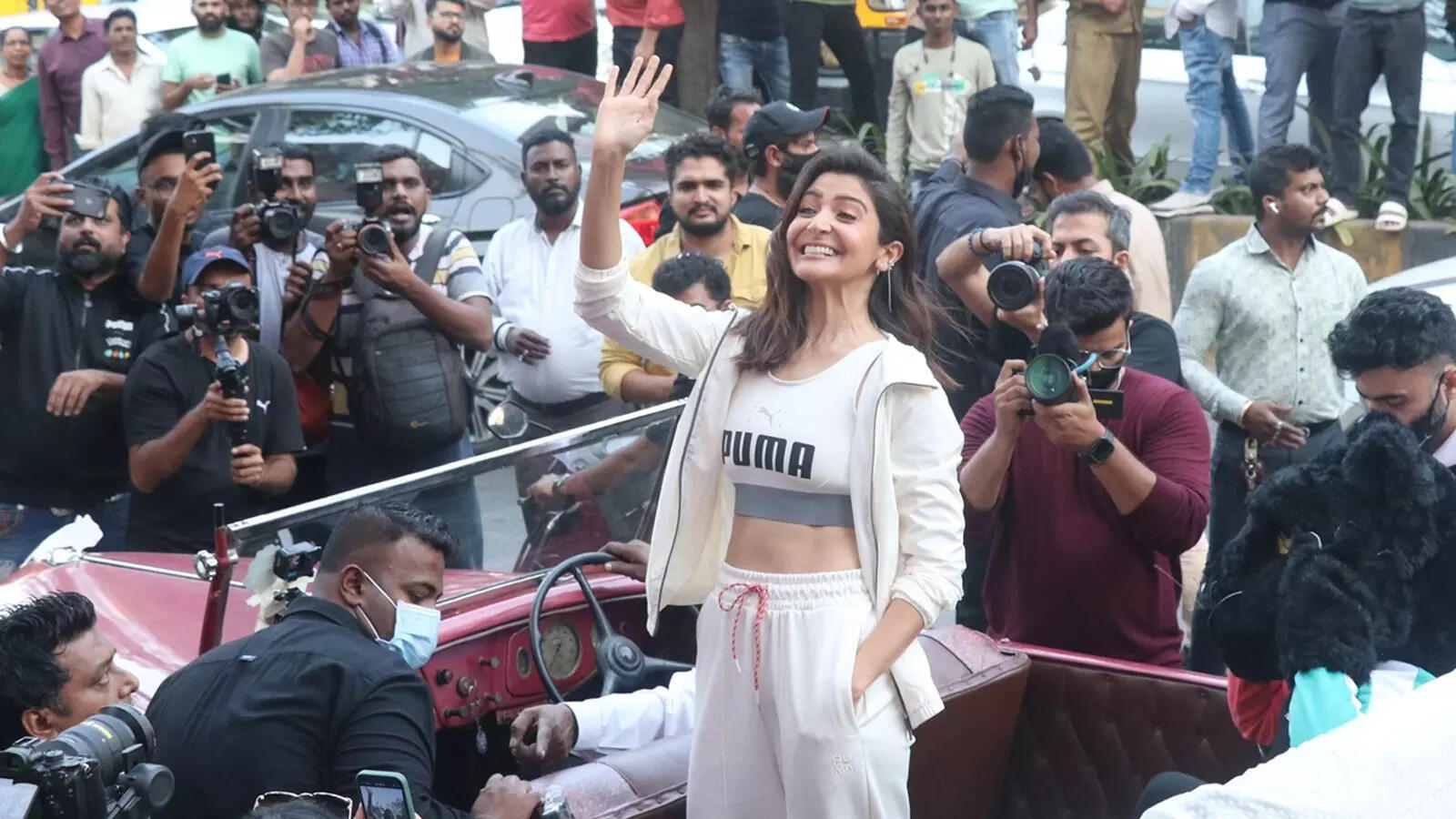 Anushka Sharma gets trolled for causing 'unnecessary traffic jam' in 'already messed up road ...