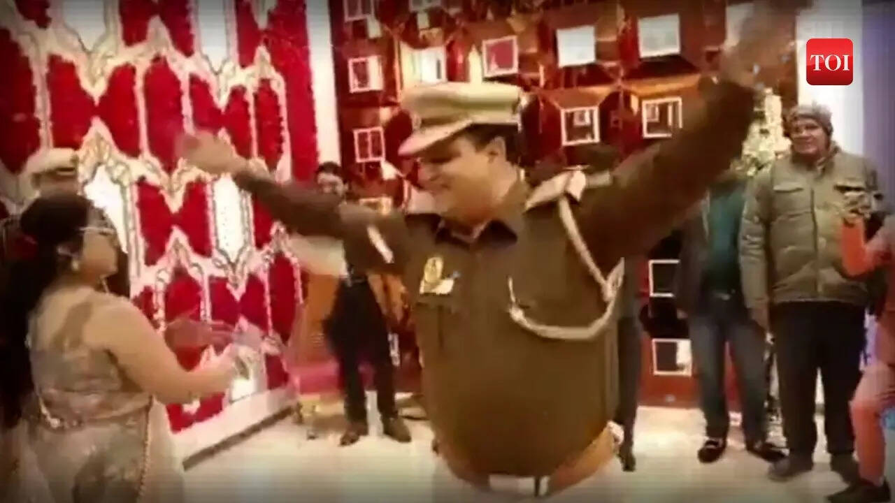SHO in uniform dances on Haryanvi song, video goes viral