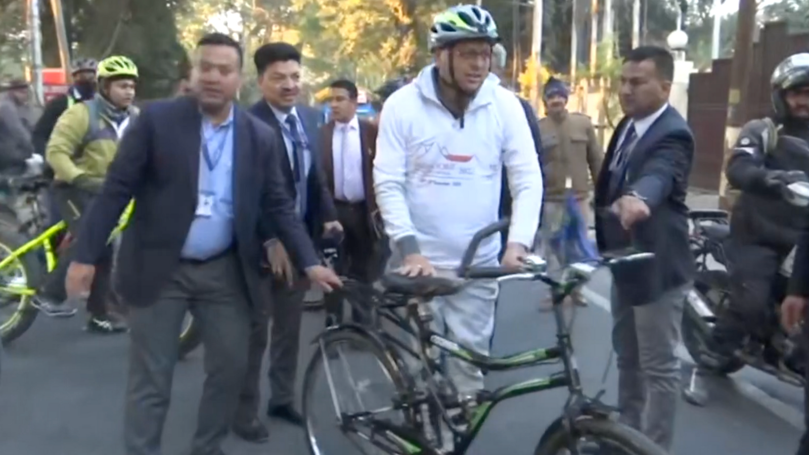 Uttarakhand CM Dhami rides bicycle to promote ‘Mussoorie Winterline ...