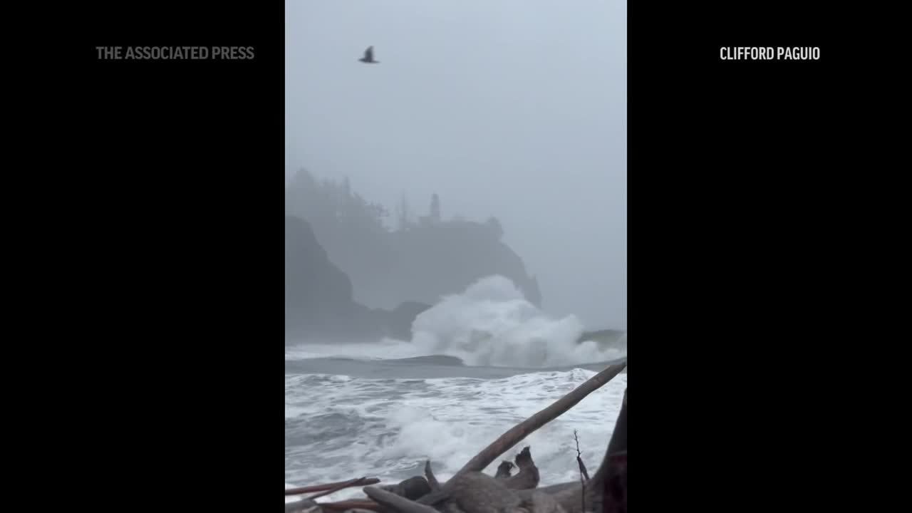 US Cold Waves: Wind and waves batter US Pacific Northwest