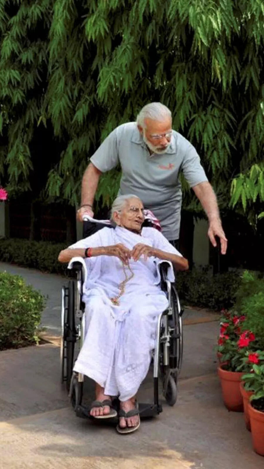 Heeraben Modi Death News: PM Narendra Modi's mother Heeraben Modi ...
