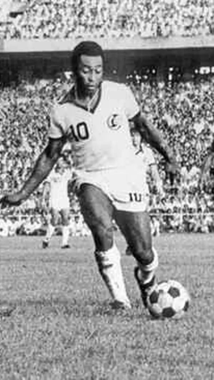 Pele's death, glory for Messi and an unprecedented FIFA ban for India ...