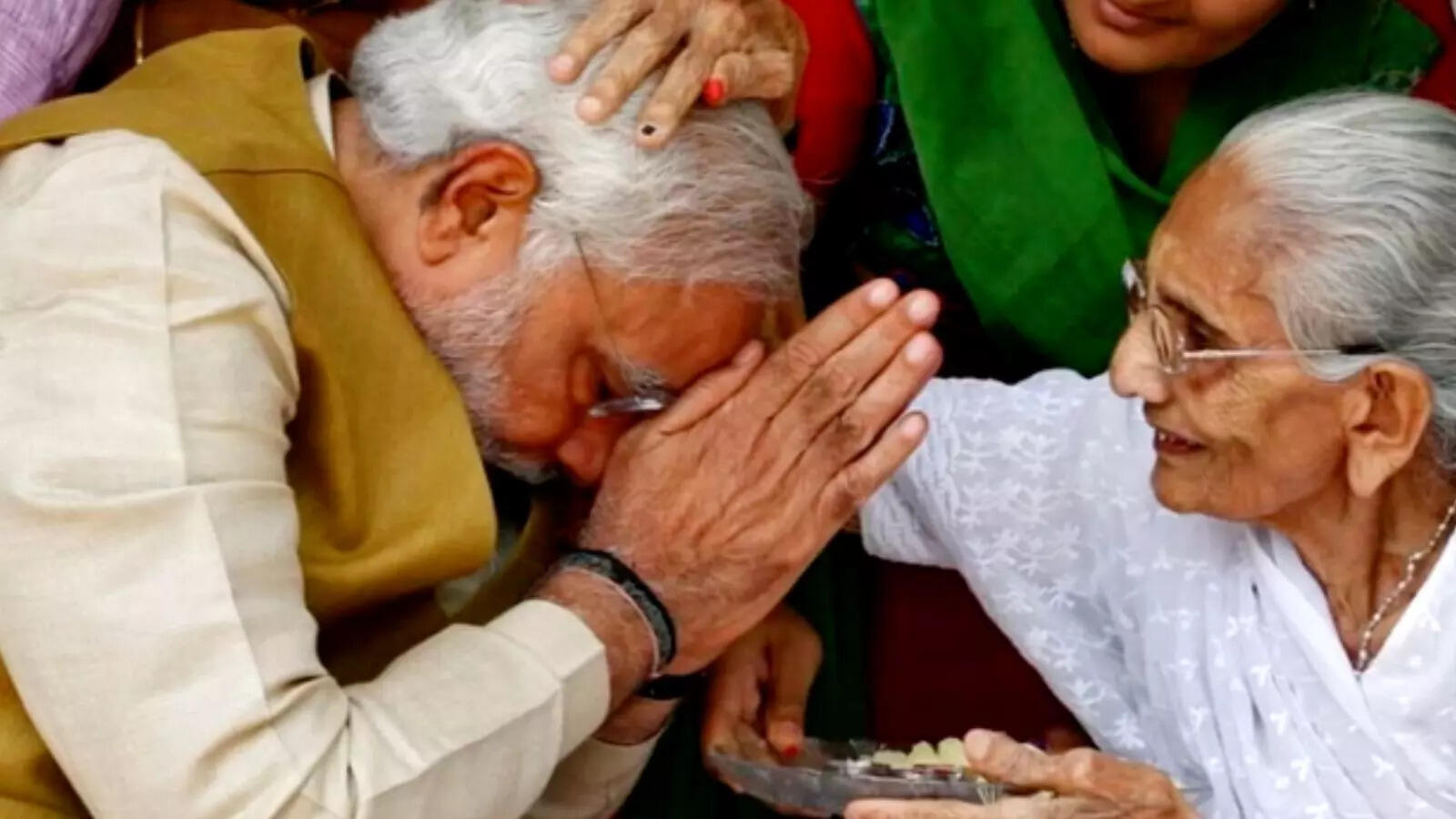 CMs, Deputy CMs express grief over demise of PM Modi’s mother Heeraben Modi CMs, Deputy CMs express grief over demise of PM Modi’s mother Heeraben Modi