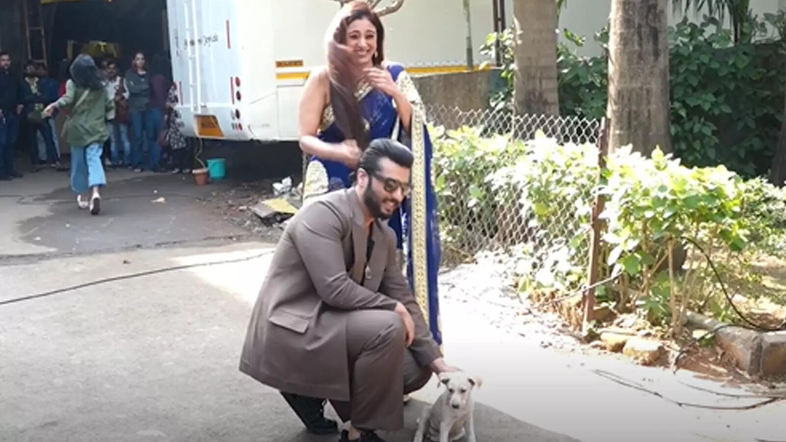 Tabu can't stop laughing as Arjun Kapoor poses with puppies ahead of ...