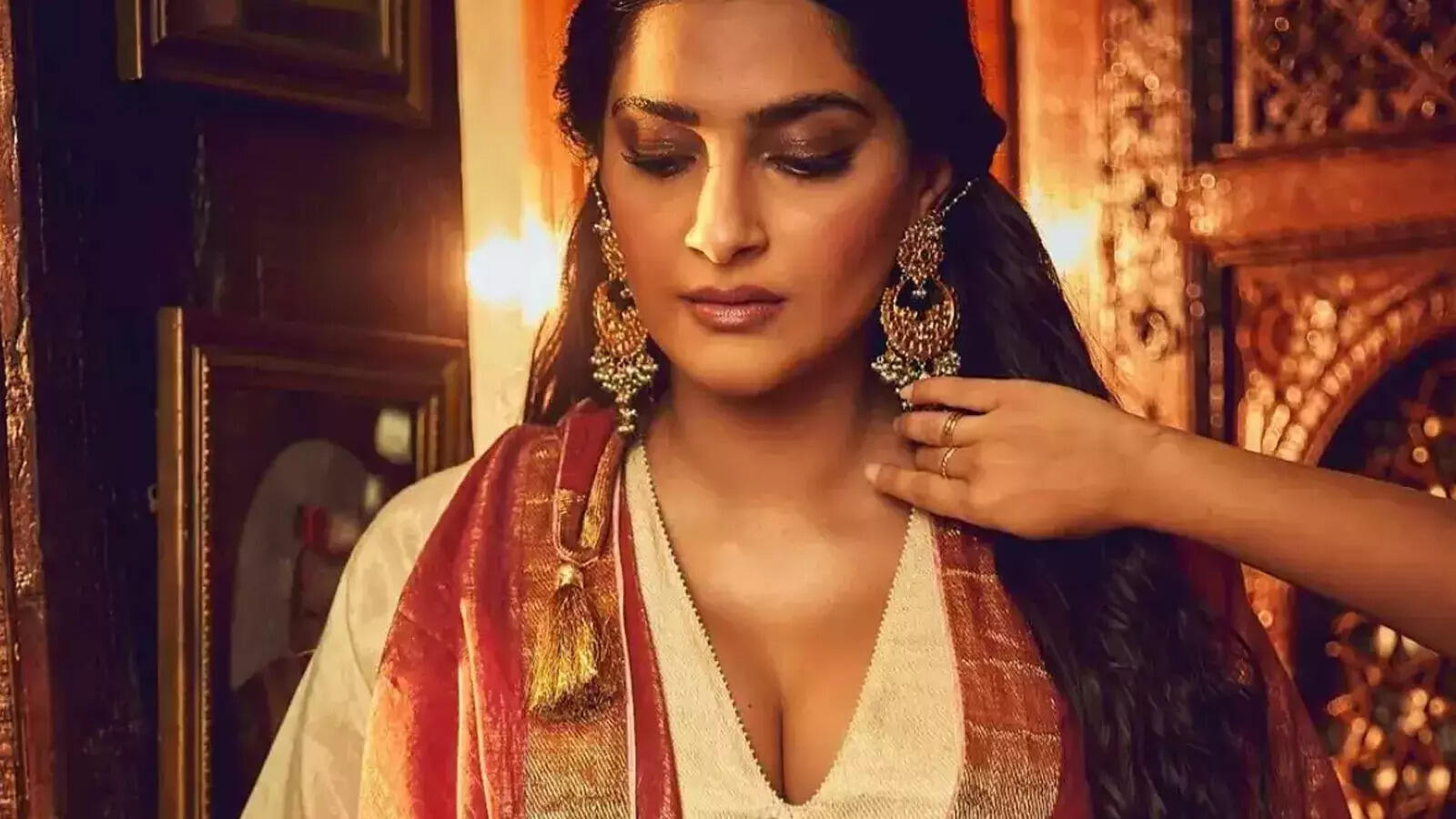 Take a look at Sonam Kapoor’s recently sold Rs 32 crore house in Mumbai and other luxurious ...