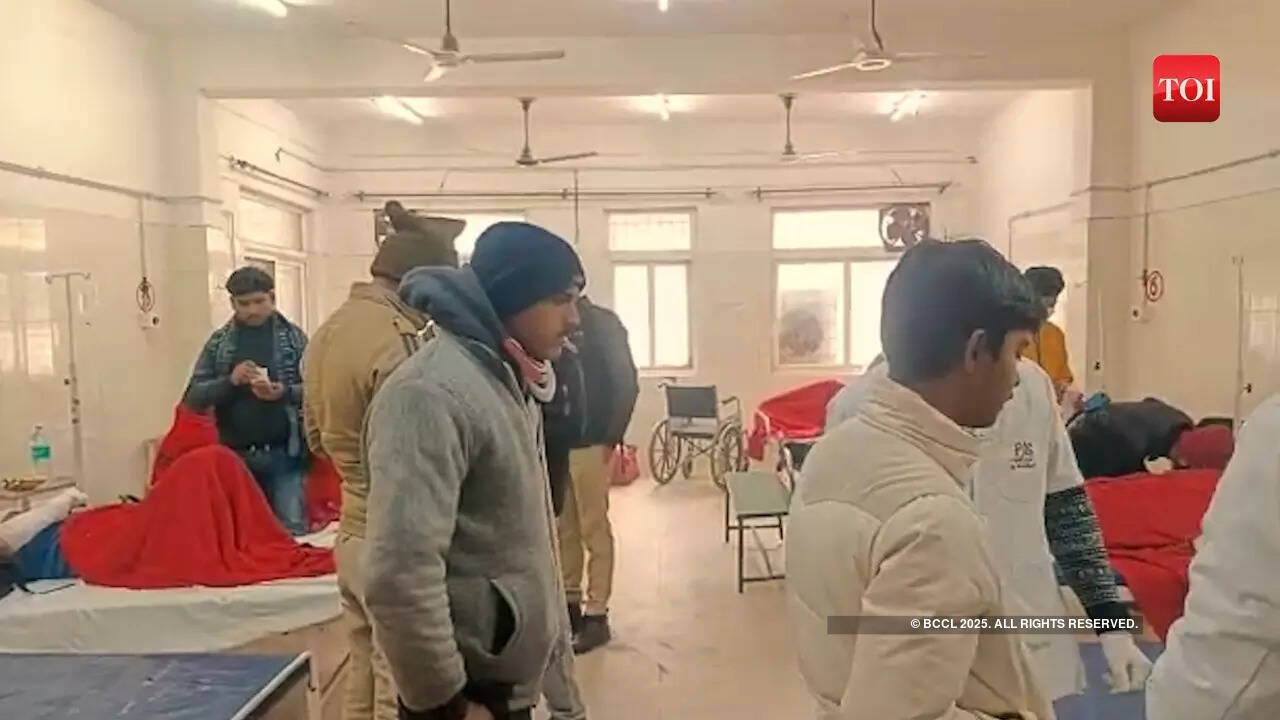 agra: Horrible accident on Lucknow- Agra expressway due to dense fog, kills four