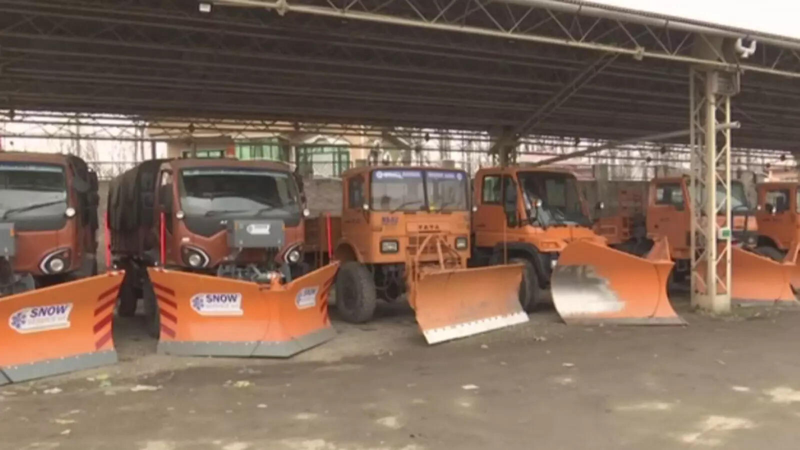 Well-equipped snow control room for effective clearance in Kashmir