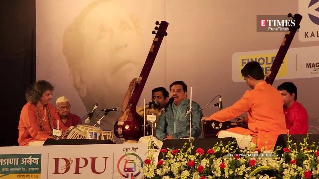 'Bhagyada Laxmi Baramma' by Rajendra Kandalgaonkar