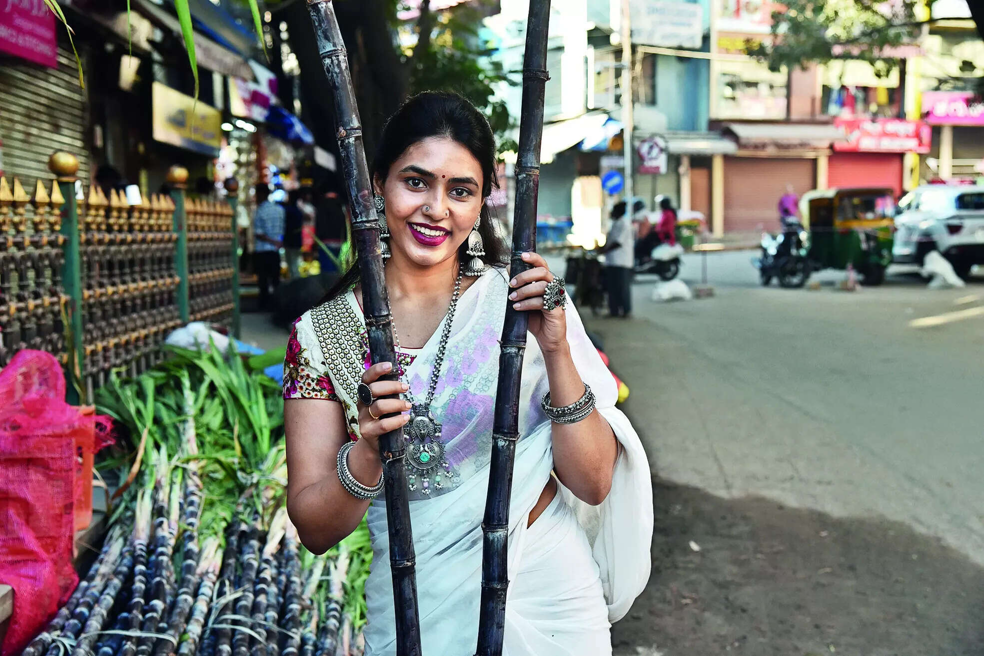 Kantara actress Sapthami Gowda visits Bengaluru’s Gandhi Bazaar market ...
