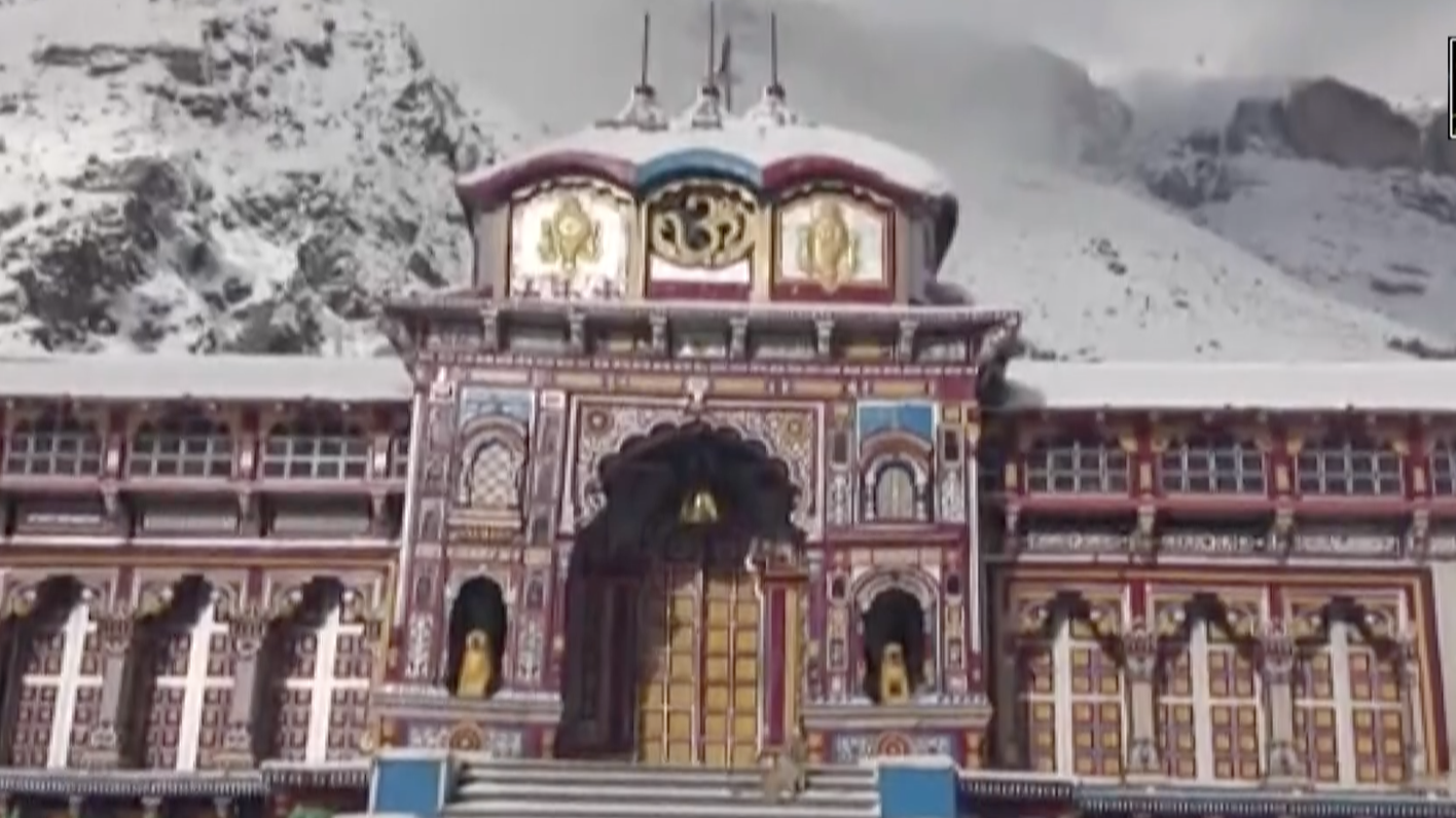 Badrinath shrine turns white after fresh snowfall