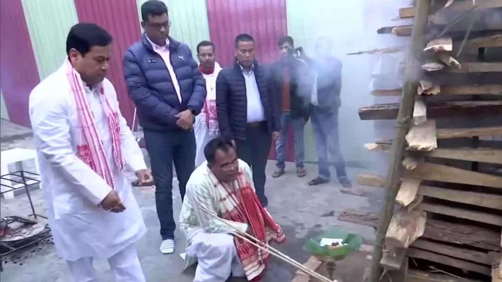 Assam: Sarbananda Sonowal burns traditional Assamese Meji as part of ...