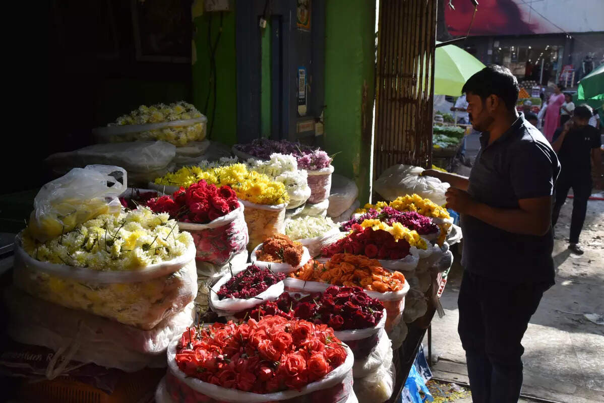 Bengaluru’s Gandhi Bazaar came alive as Sankranti shoppers stepped out ...
