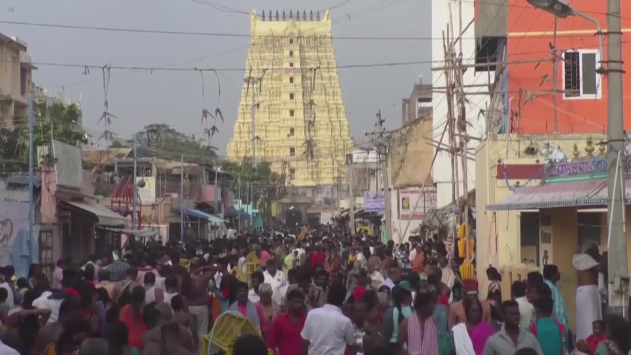 thai amavasai: TN: Devotees take holy dip in Agni Theertham Sea in ...