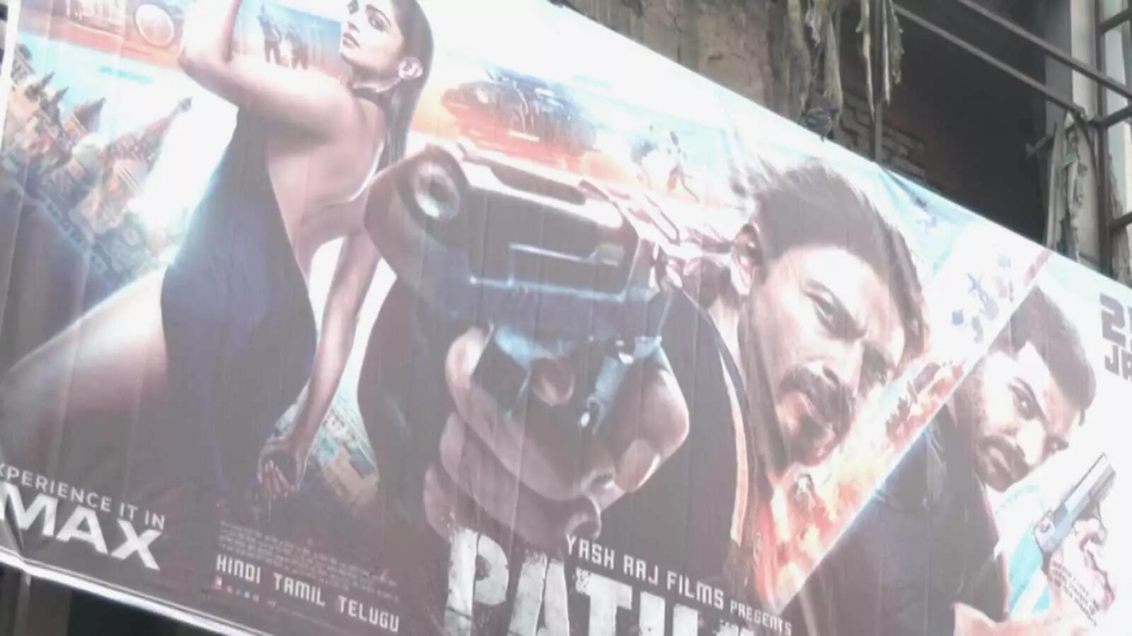 Shah Rukh Khan’s ‘Pathaan’ gets released, fans show excitement