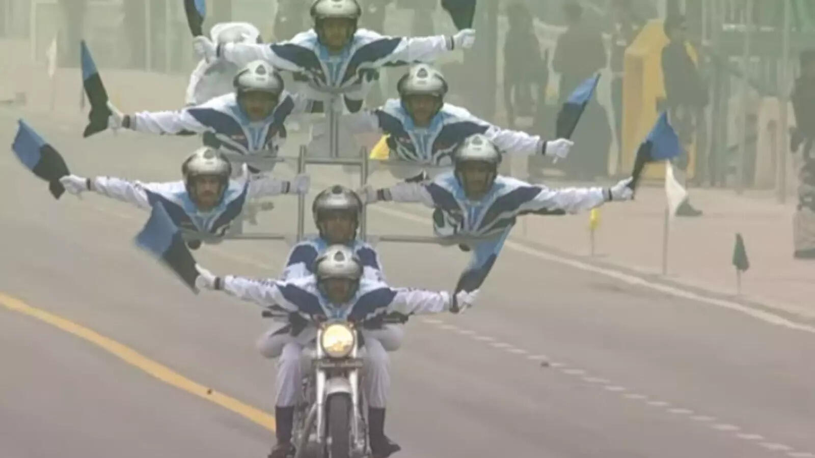 Republic Day 2023: Daring motorcycle display by Corps of Signals Dare ...