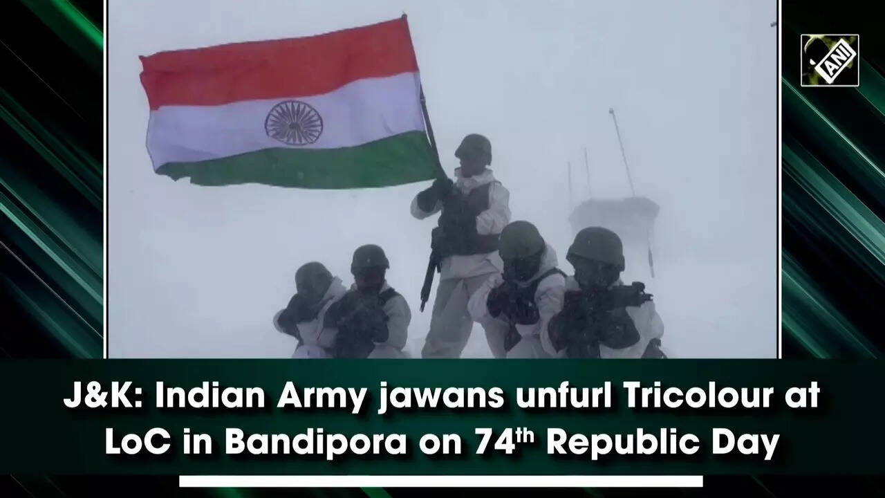 loc: J&K: Indian Army jawans unfurl Tricolour at LoC in Bandipora on ...
