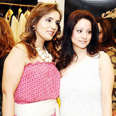 Rekha Chawla and Ritu Malhotra at Charu Parashar's store launch at ...