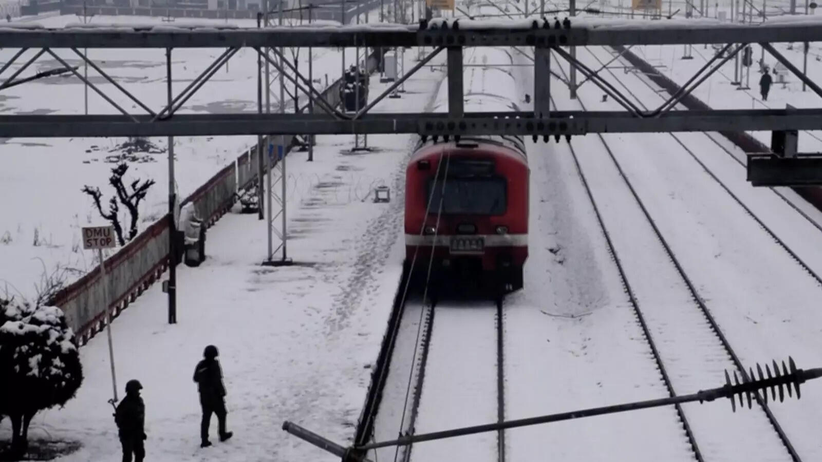 Tourists, Locals train ride increases in snow-clad Kashmir