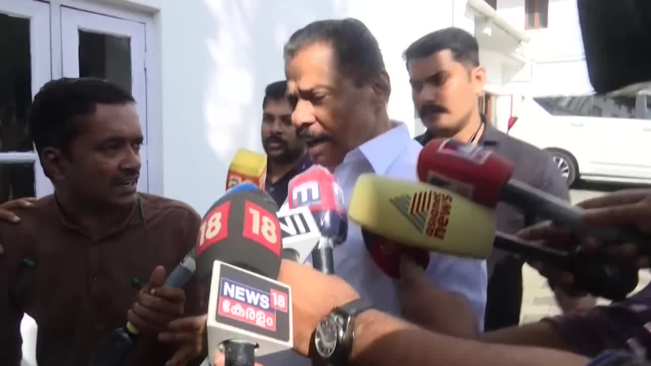 Kerala Youth Congress Workers Stage Protest Against Cm Pinarayi