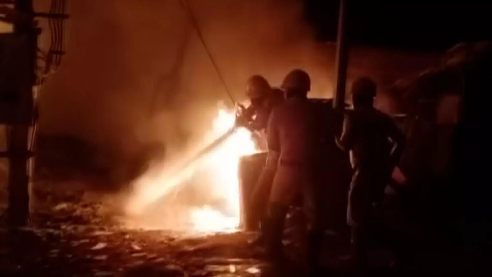 Karnataka: Massive fire breaks out in a garage at Jeppinamogaru area in ...