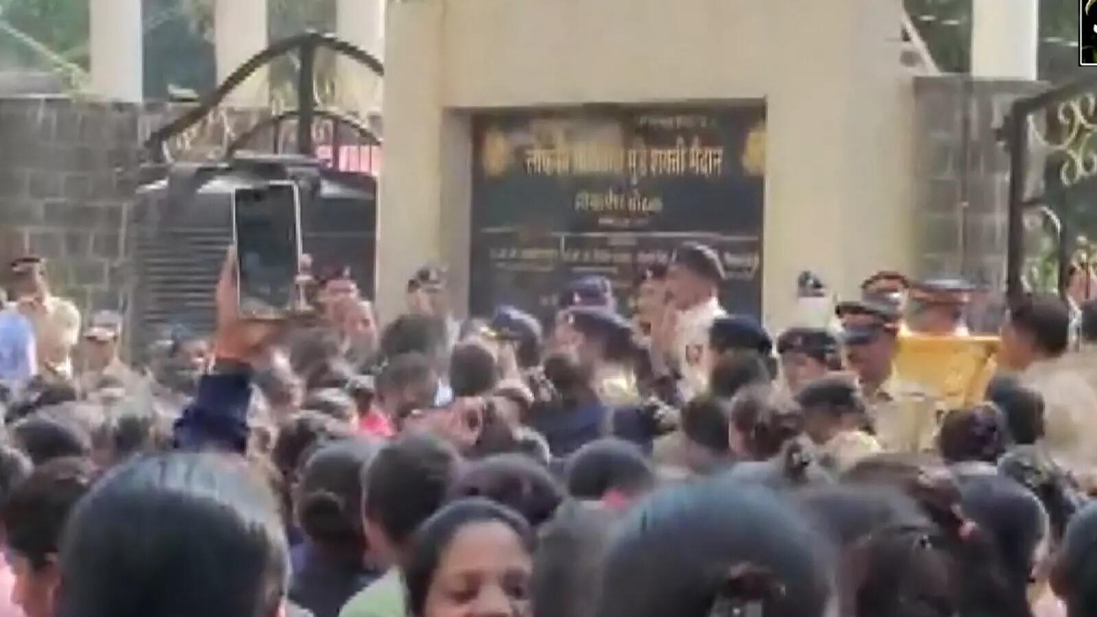 Scuffle Breaks Out Between Women Candidates Police During Fire