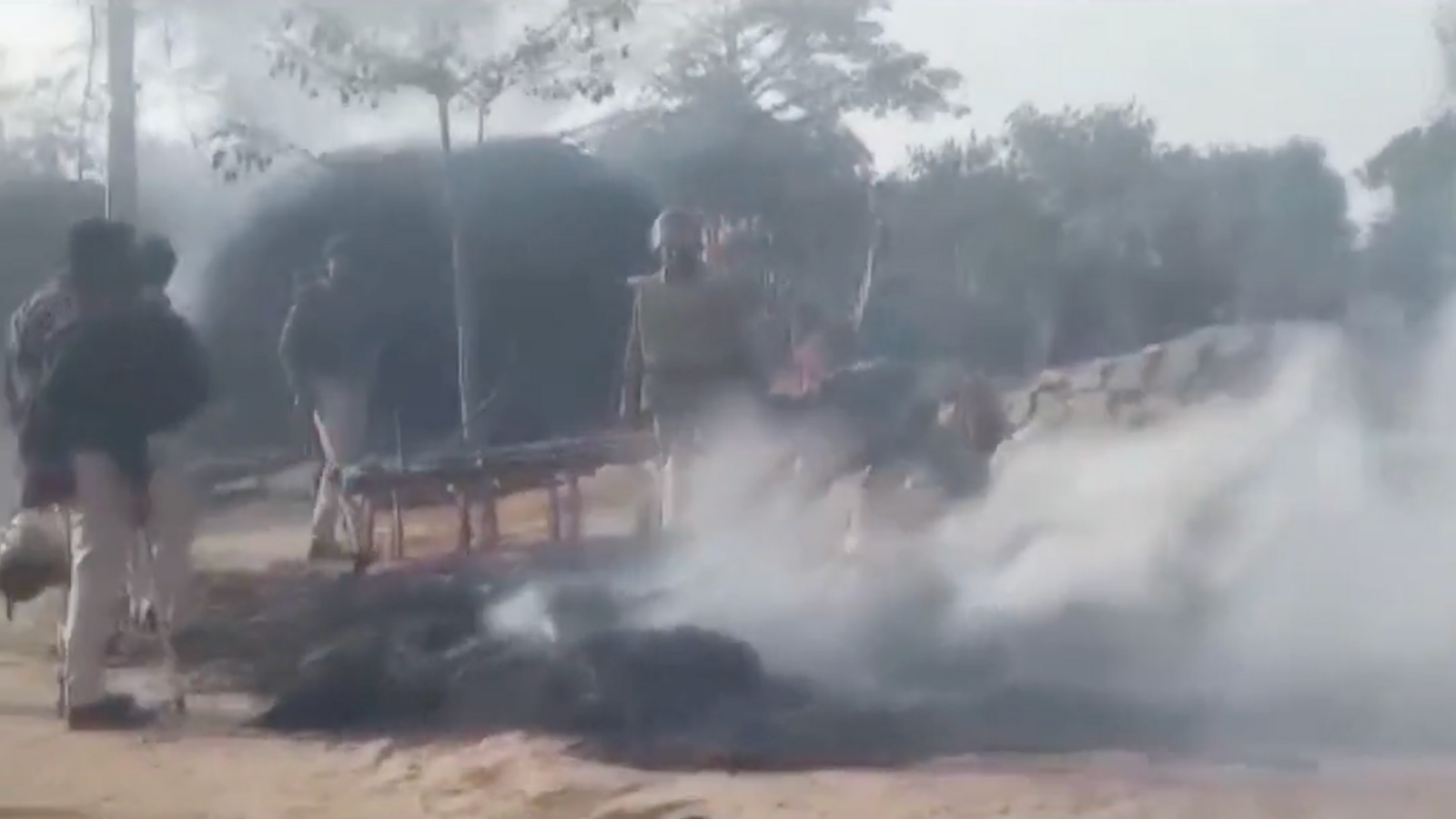 Chapra: Angry mob, protesting over a murder, set poultry farm and ...