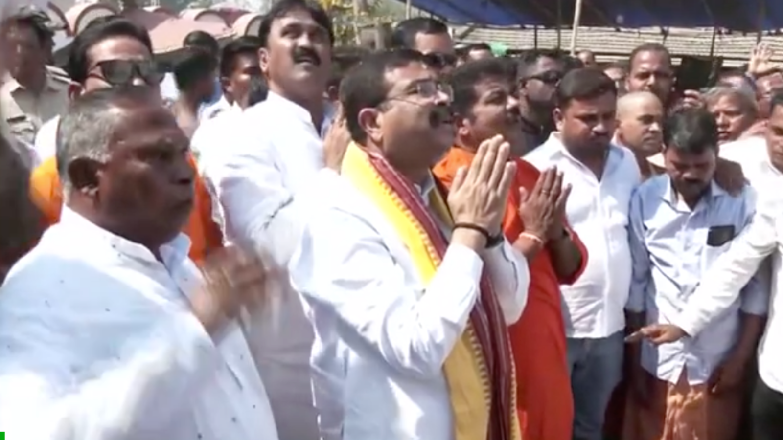 dharmendra pradhan: Watch: Union minister Dharmendra Pradhan visits ...
