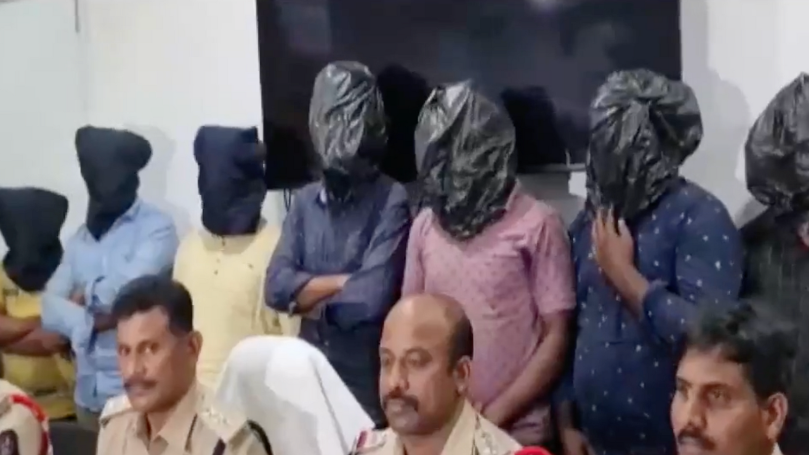Hyderabad: 7 members of kidnapping and extortion gang arrested Hyderabad: 7 members of kidnapping and extortion gang arrested
