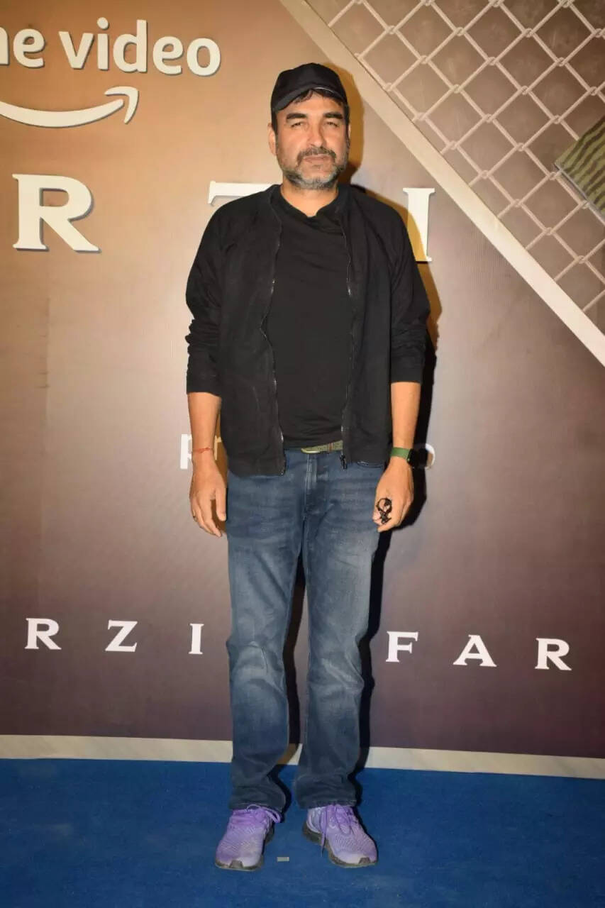 Farzi screening: Shahid Kapoor, family members along with Saba Azad ...