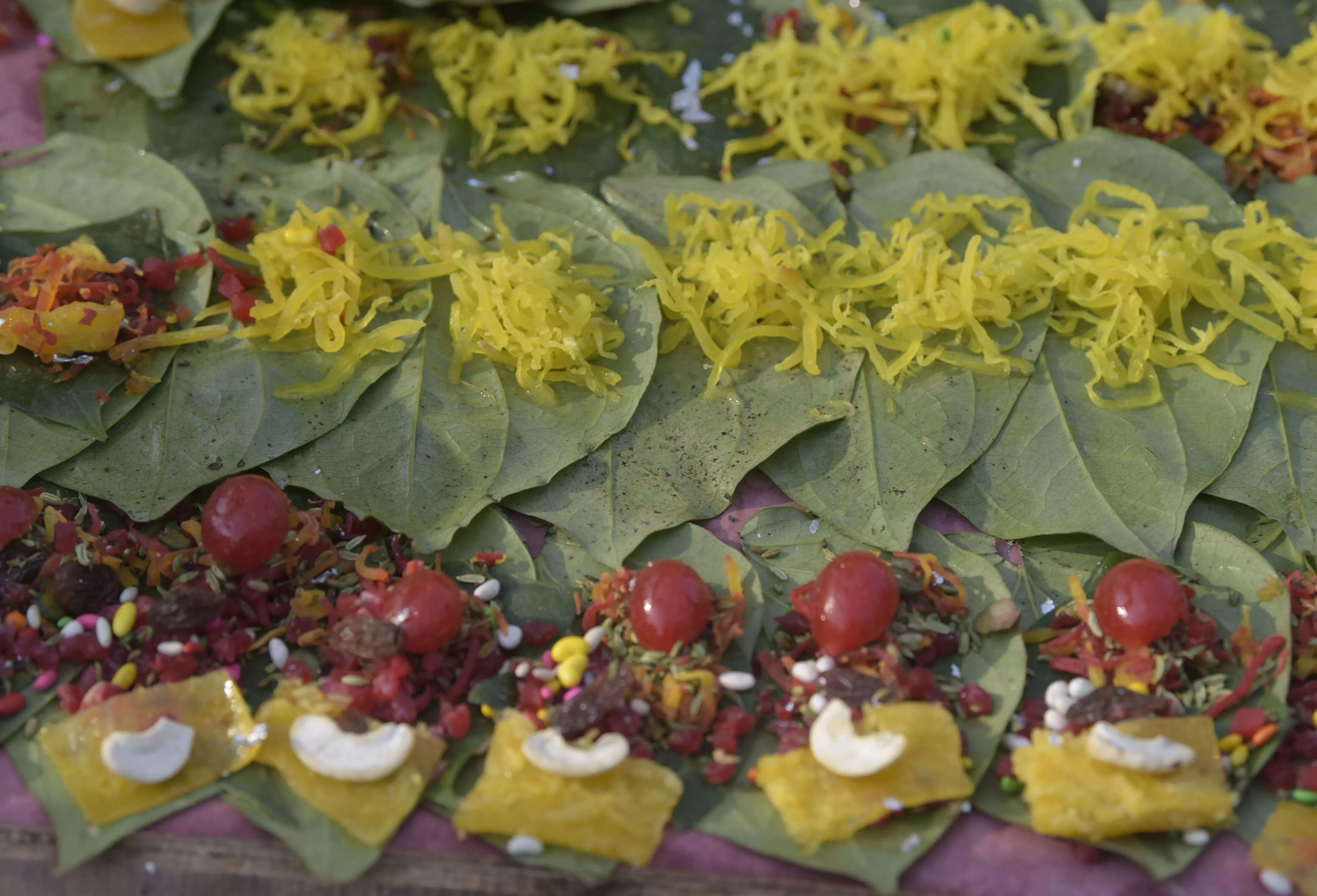 Innovative paans, Luchi alurdom and momos; Here are the top foodie ...