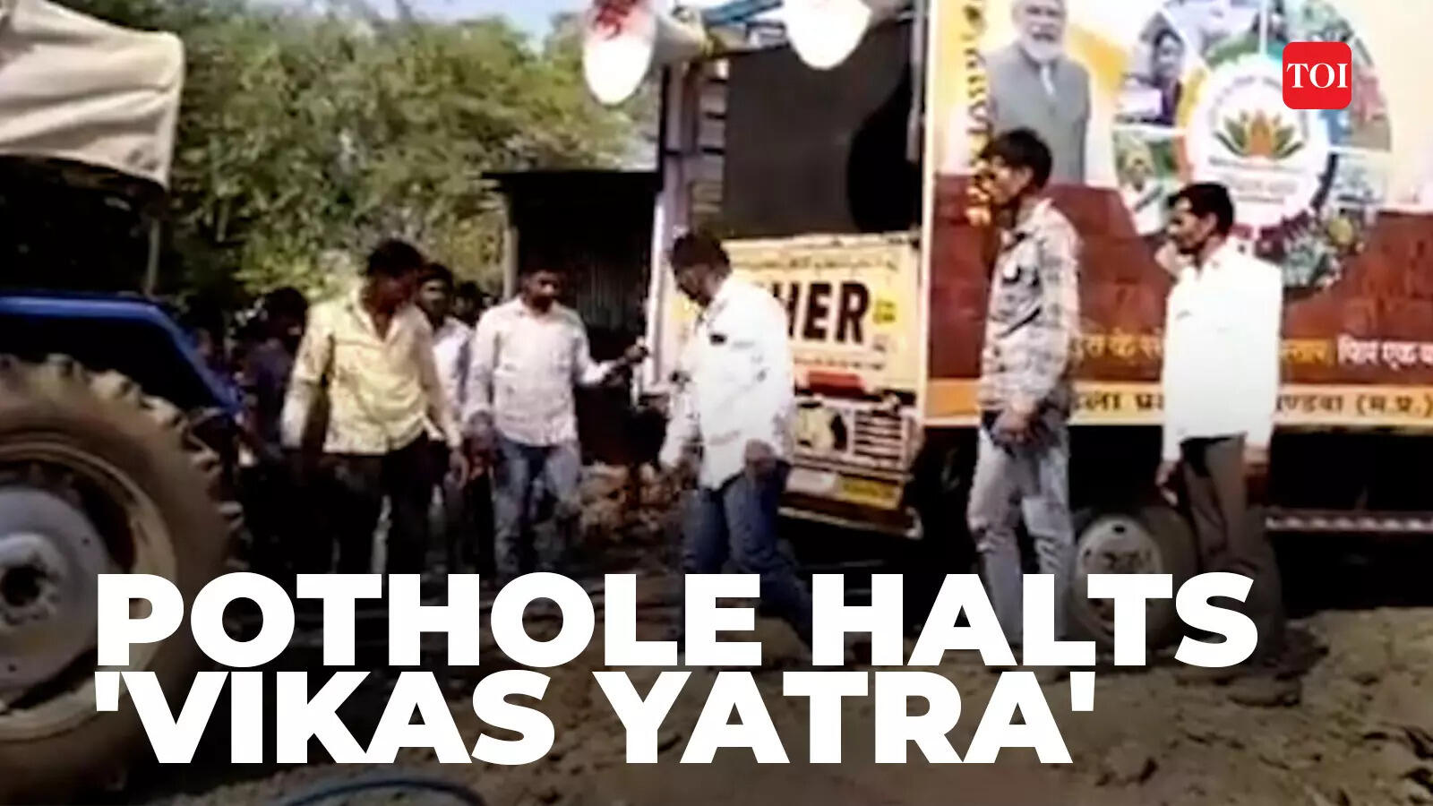 MP: BJP MLA's 'Vikas Rath' gets stuck in pothole during Vikas Yatra in Khandwa