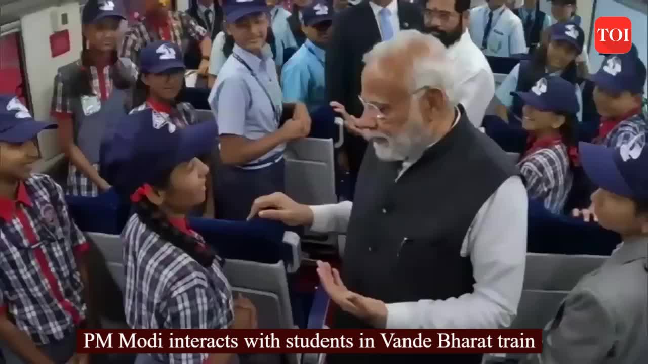 modi: PM Modi interacts with students in Vande Bharat train