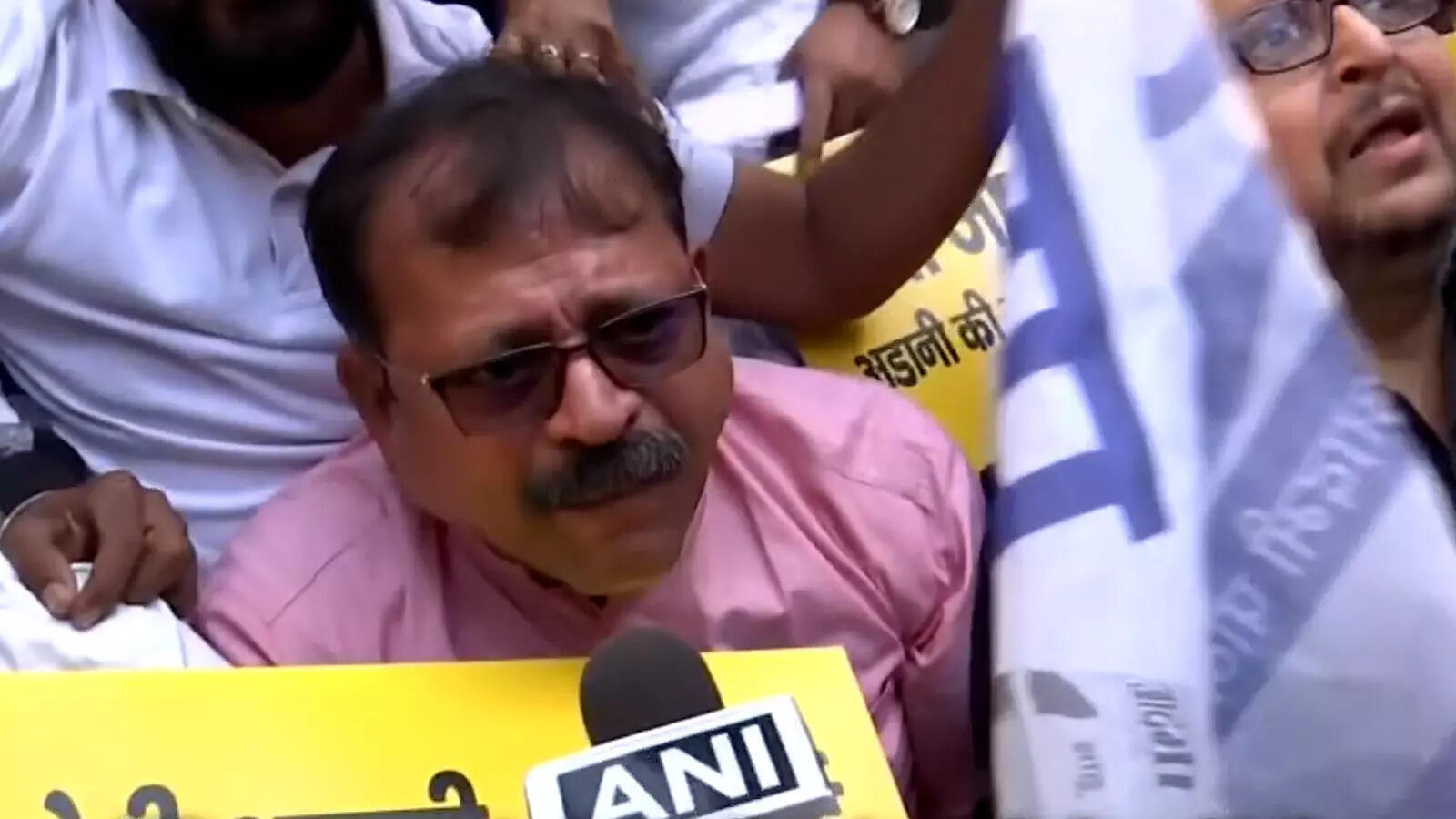 adani: Maharashtra: AAP workers stage protest in Mumbai over ‘Adani row’
