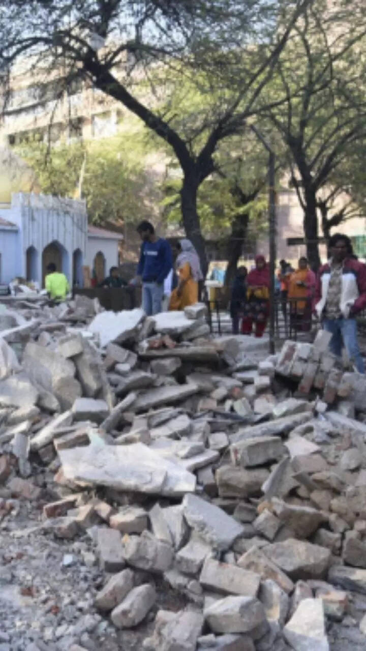 Mehrauli Demolition drive continues amid protests in Delhi | Delhi News ...