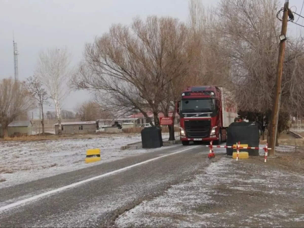 Turkey-Armenia border gate reopens after 3 decades for humanitarian aid ...