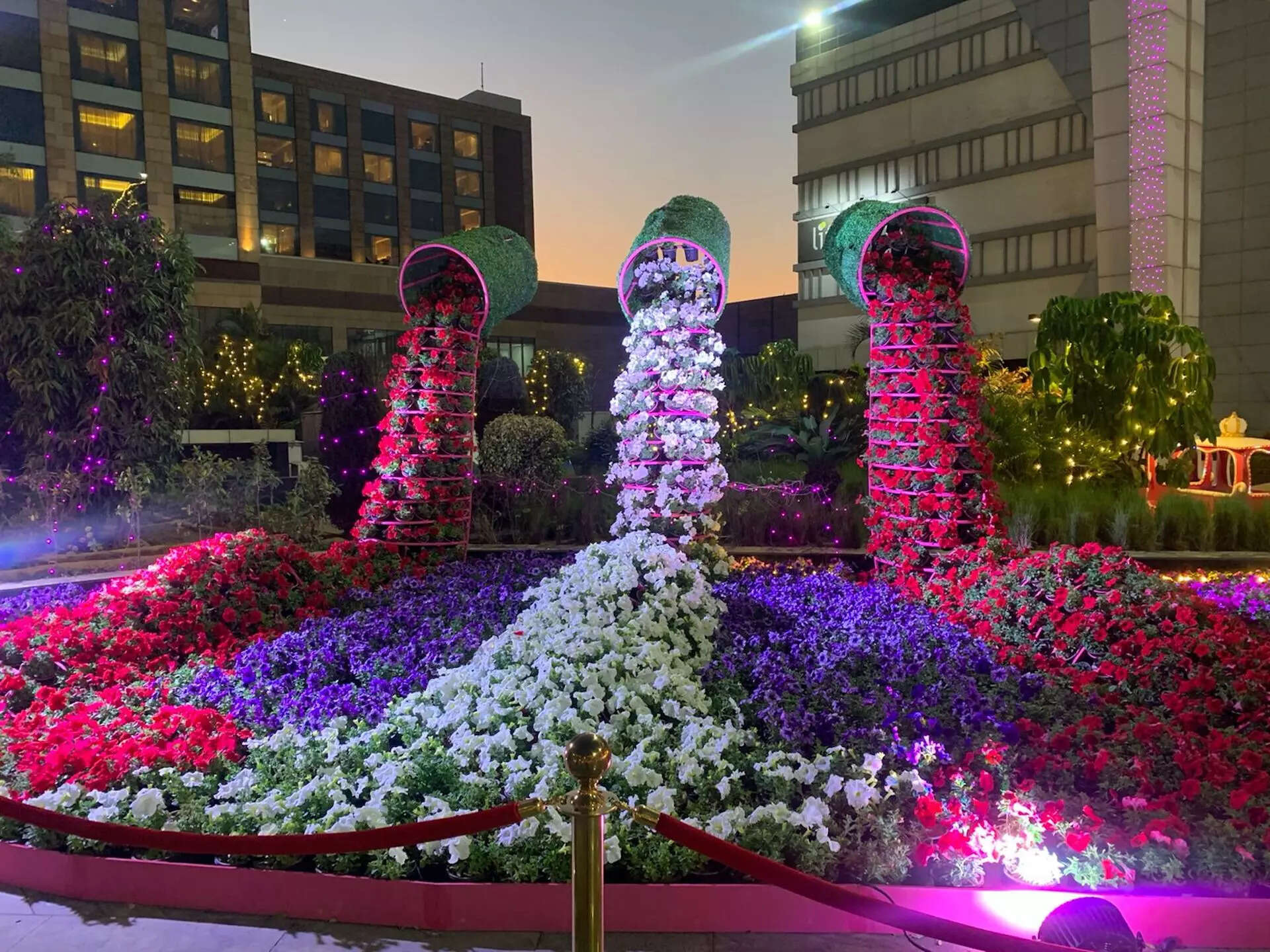 Mall dresses up in flowers to celebrate festival of love | Events Movie ...