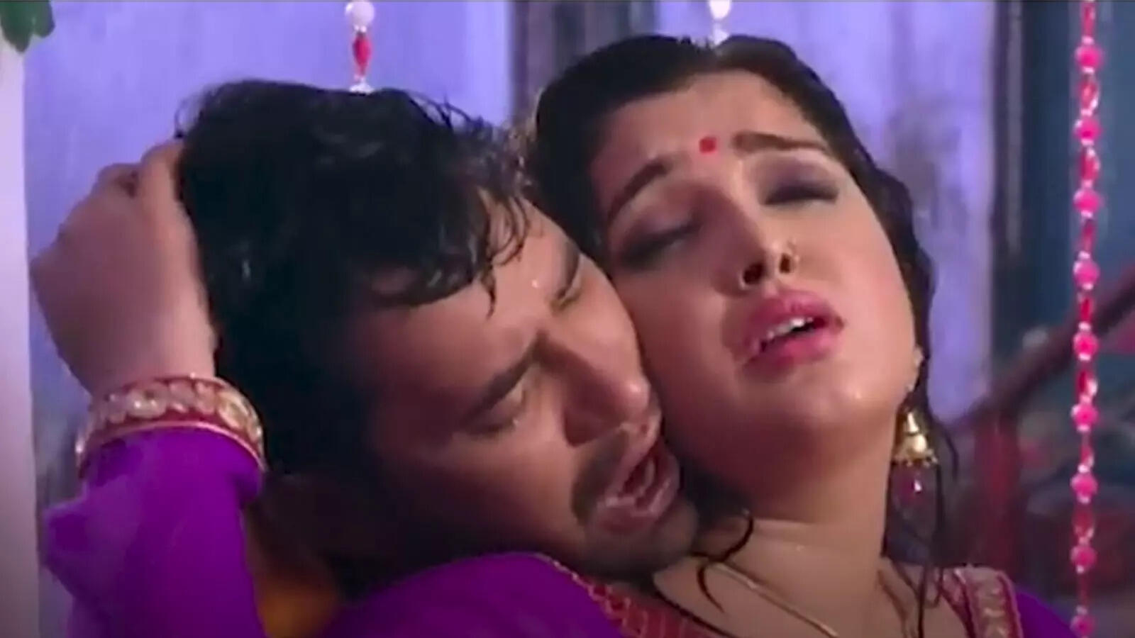 Bhojpuri super hit song 'Mausam Kare Chhedkhani': Amrapali Dubey and Nirahua's on-screen chemistry