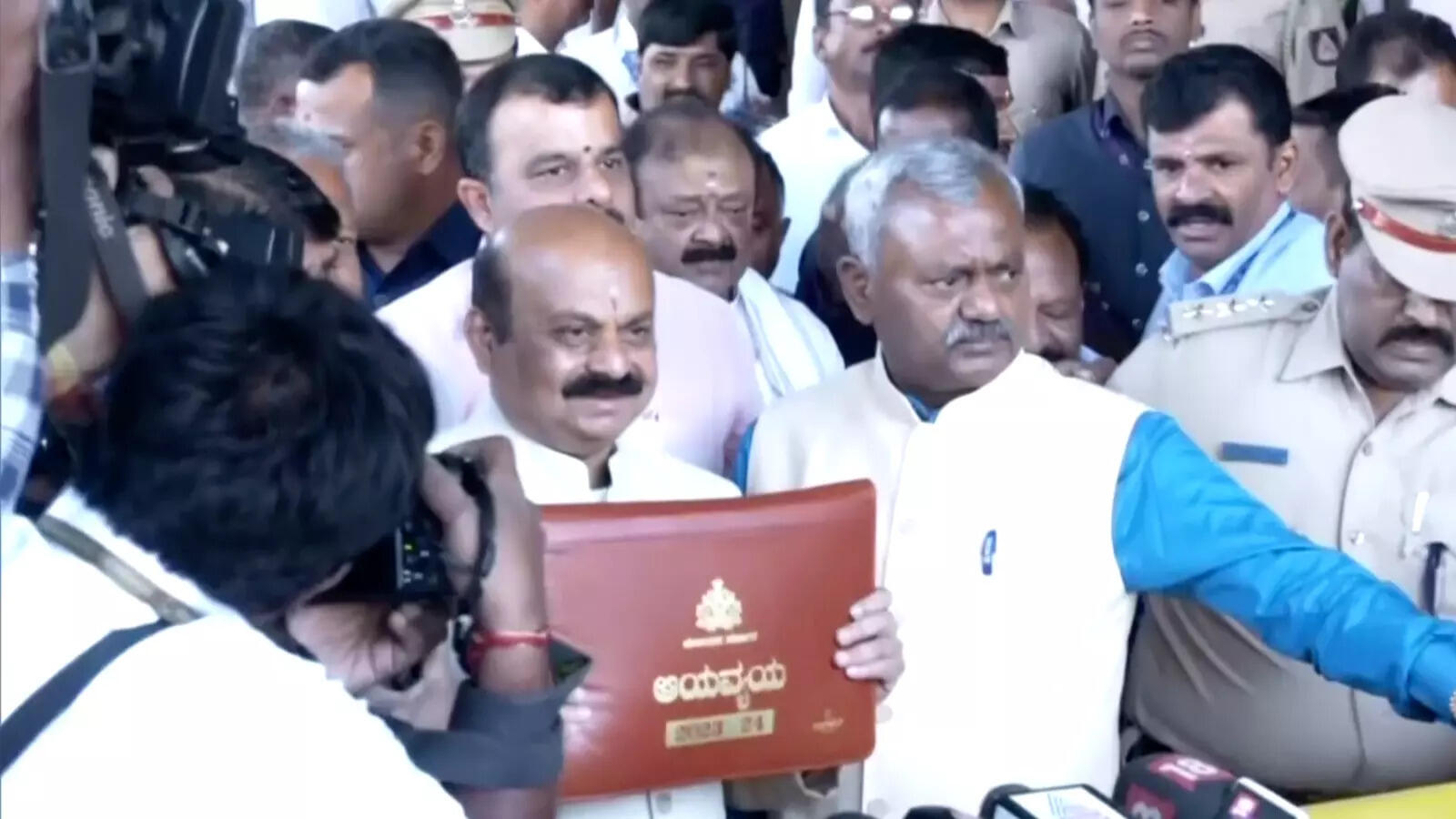 Karnataka CM Basavaraj Bommai arrives at Vidhana Soudha to present budget